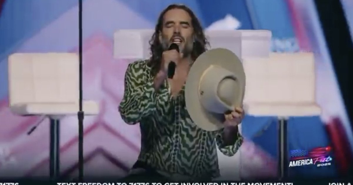 WATCH: Russell Brand Opens AmFest By Praying and Preaching The ...