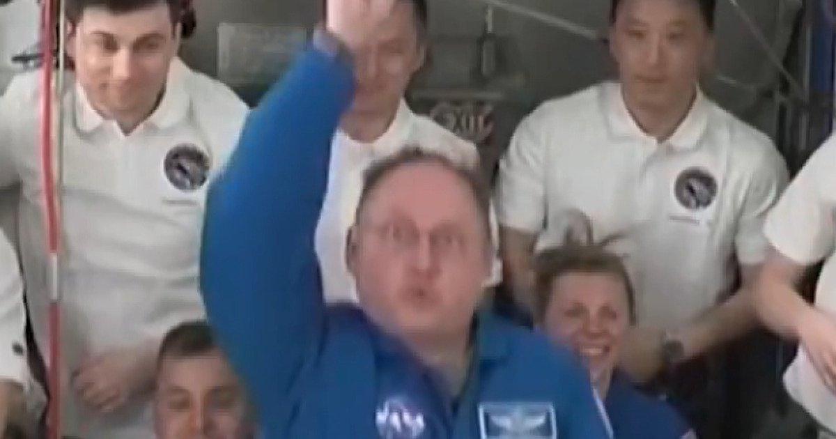 NASA May Return Crew From ISS Due To "Medical Concern" | WLT Report
